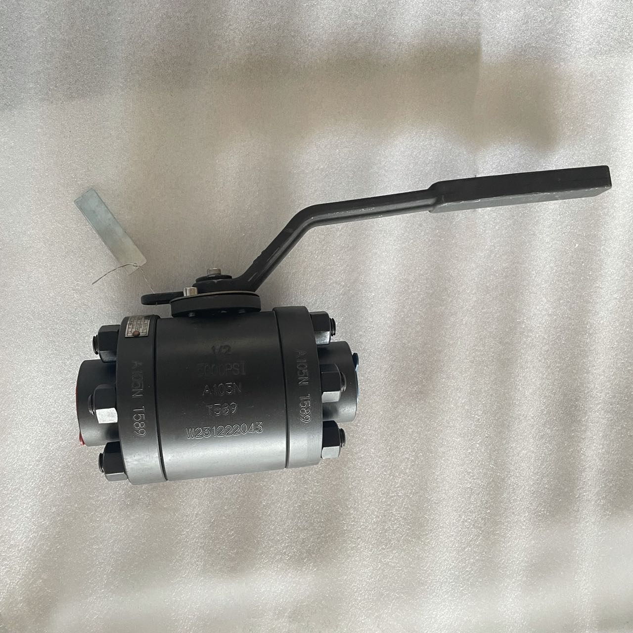 1000 PSI Ball Valve, 1/2 Inch, ASTM A105N, API 608, NPT - Vervo